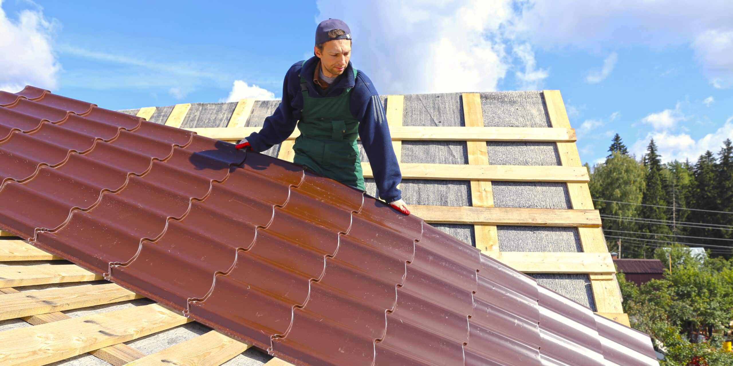 Dakpanplaten met isolatie: uitvoeringen & prijzen
