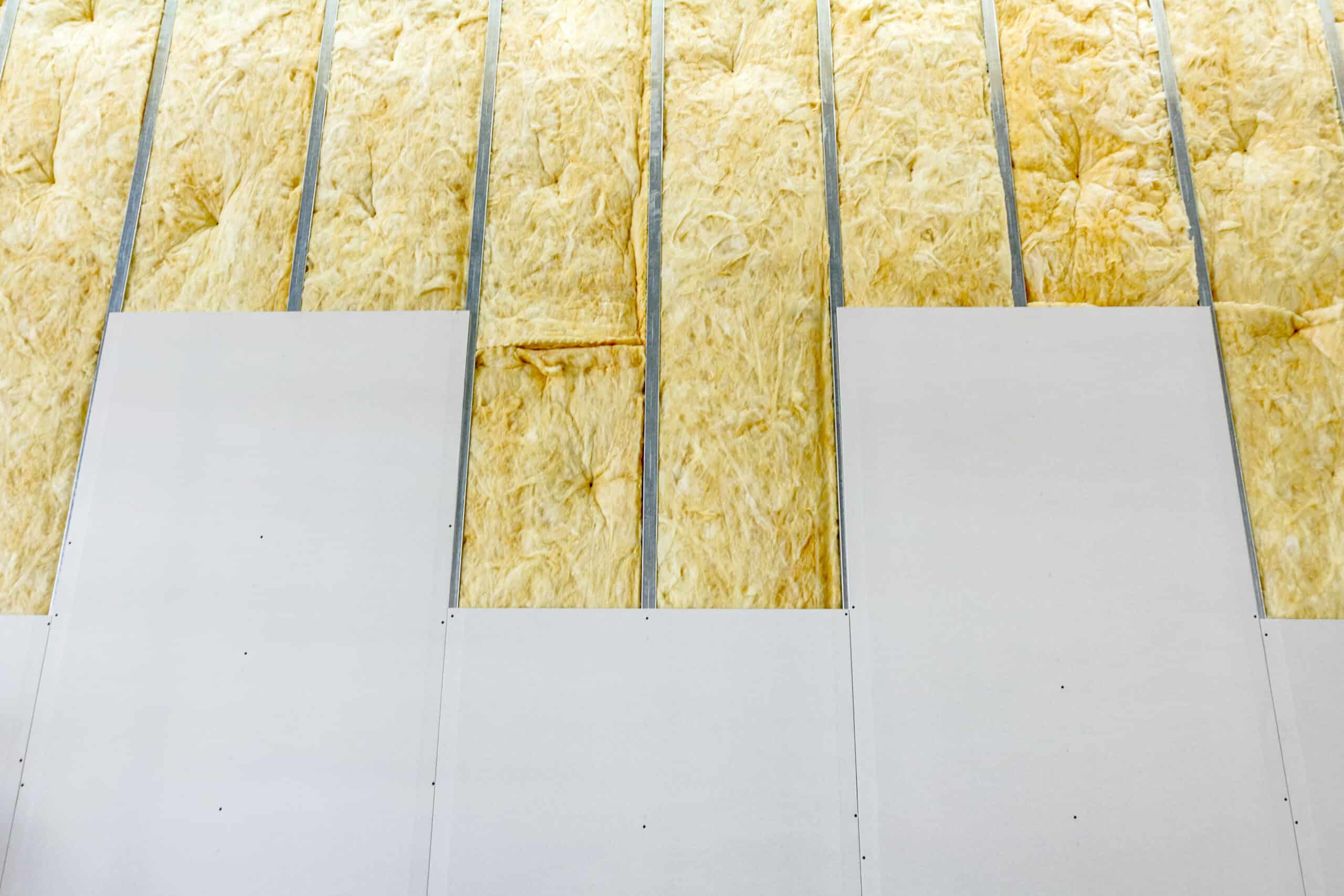 Gipsplaten met isolatie: toepassingen & prijs [+ Valkuilen]